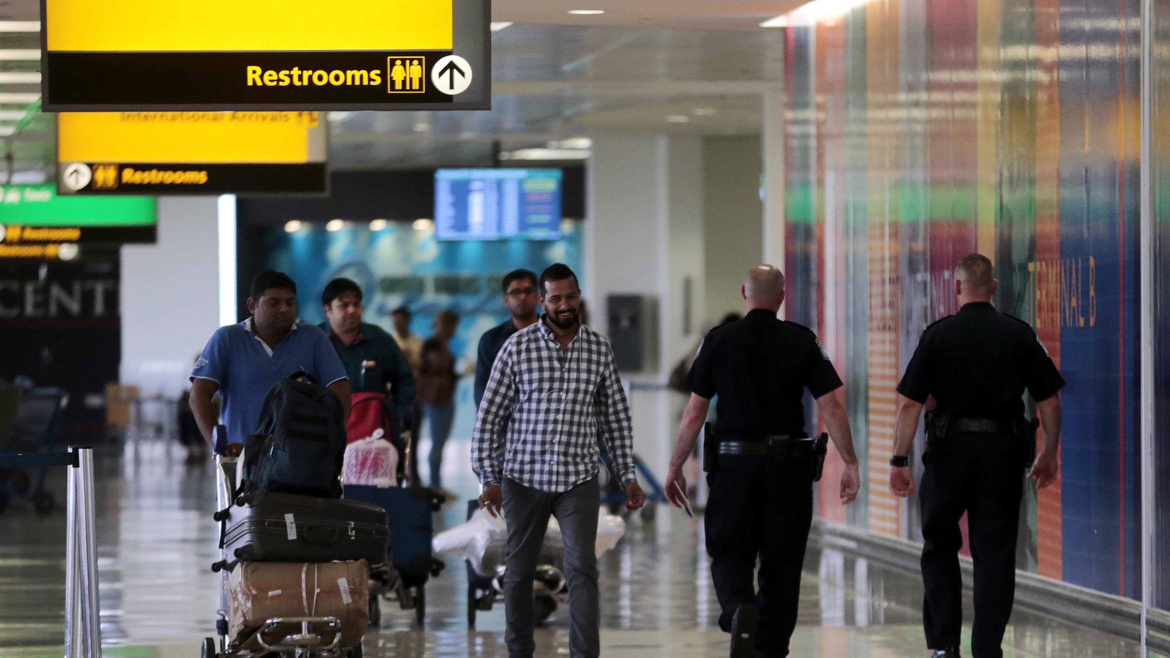 B99411879Z.1_20160703165157_000_GK510Q38S.2-0.jpg?width=3200&height ...