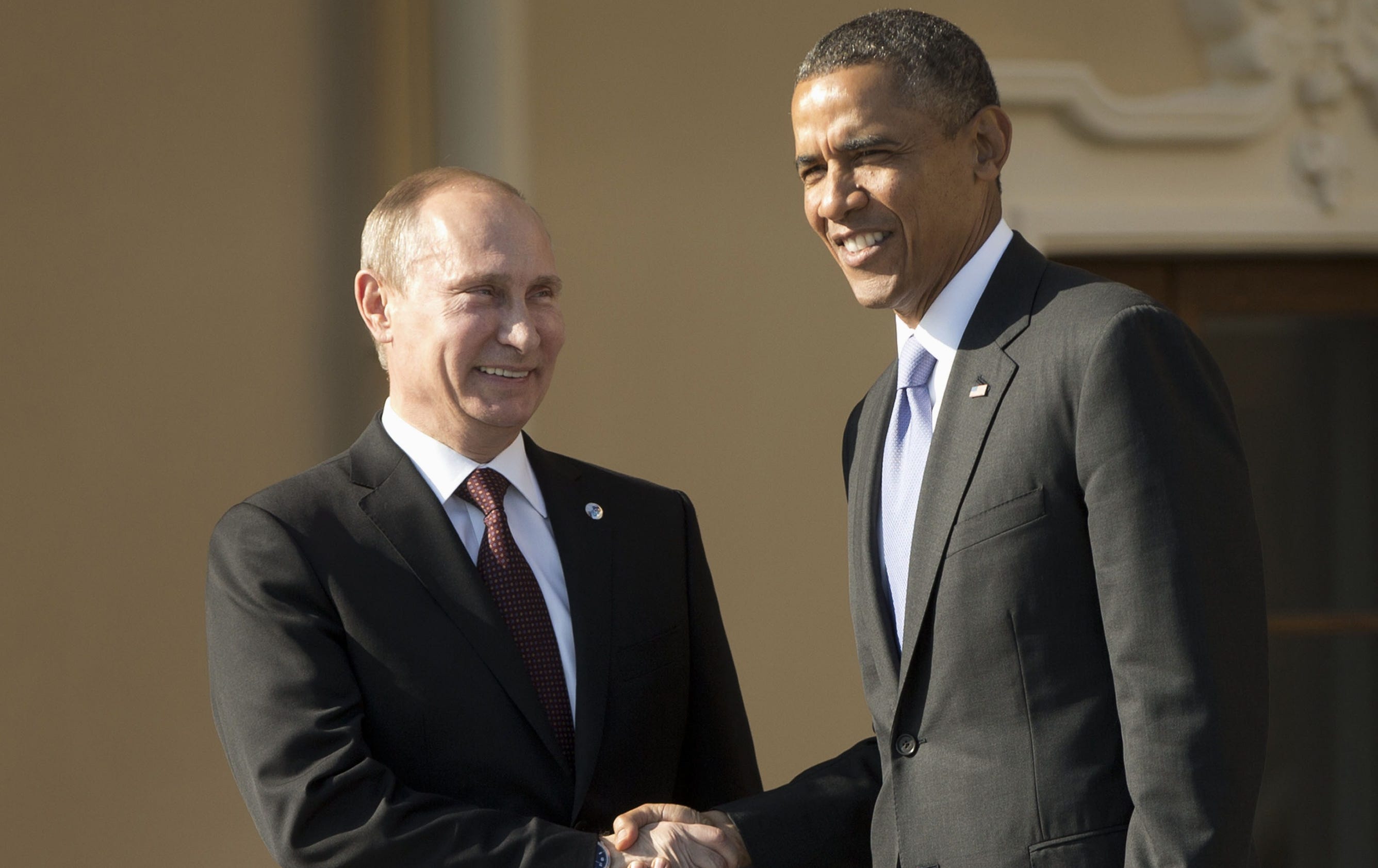 Obama, Putin smile for the cameras