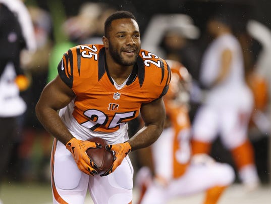 Bengals extend running back Giovani Bernard for $15.5M