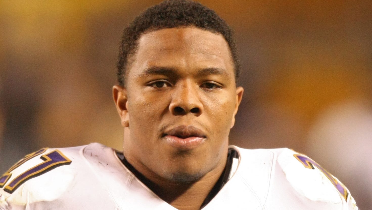 Ravens' Ray Rice allegedly knocked out fiancee at hotel