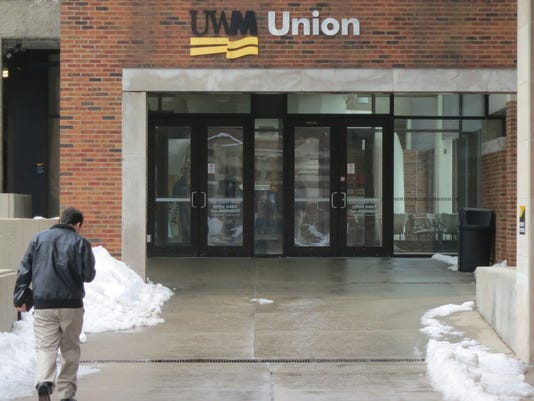 UWM students vote down fee hike for student Union