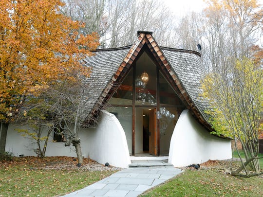 Famed Rochester architect James Johnson to sell home