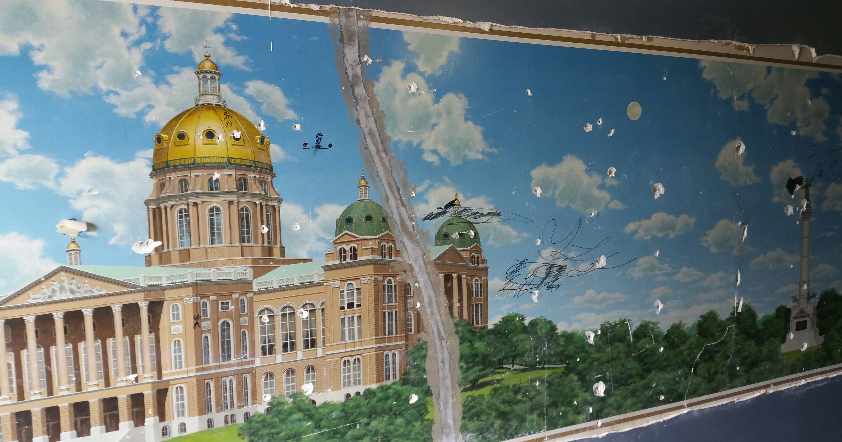 Timelapse: Mural uncovered in historic Des Moines building