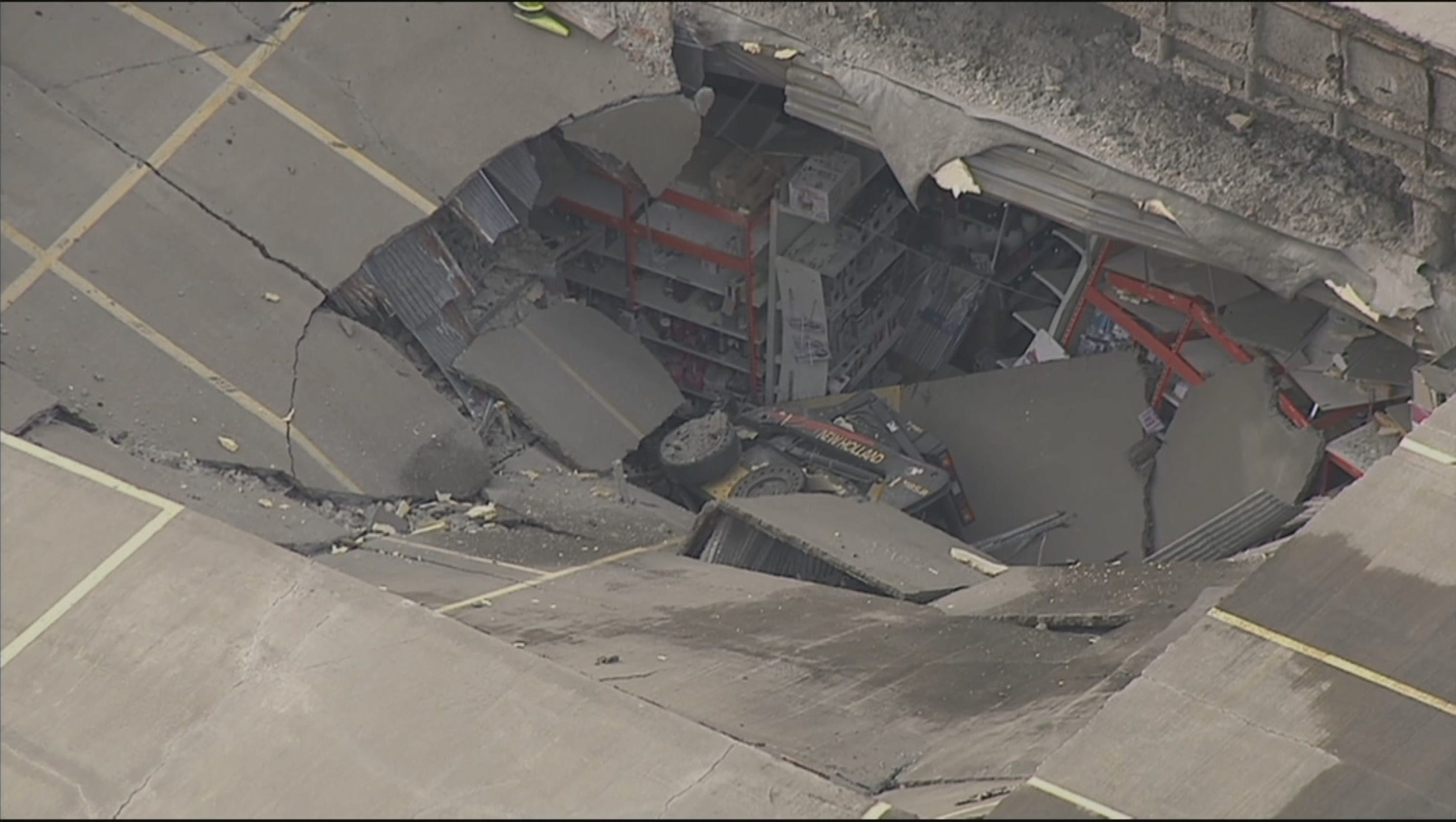 A year after roof collapse, mall's repair permit expires