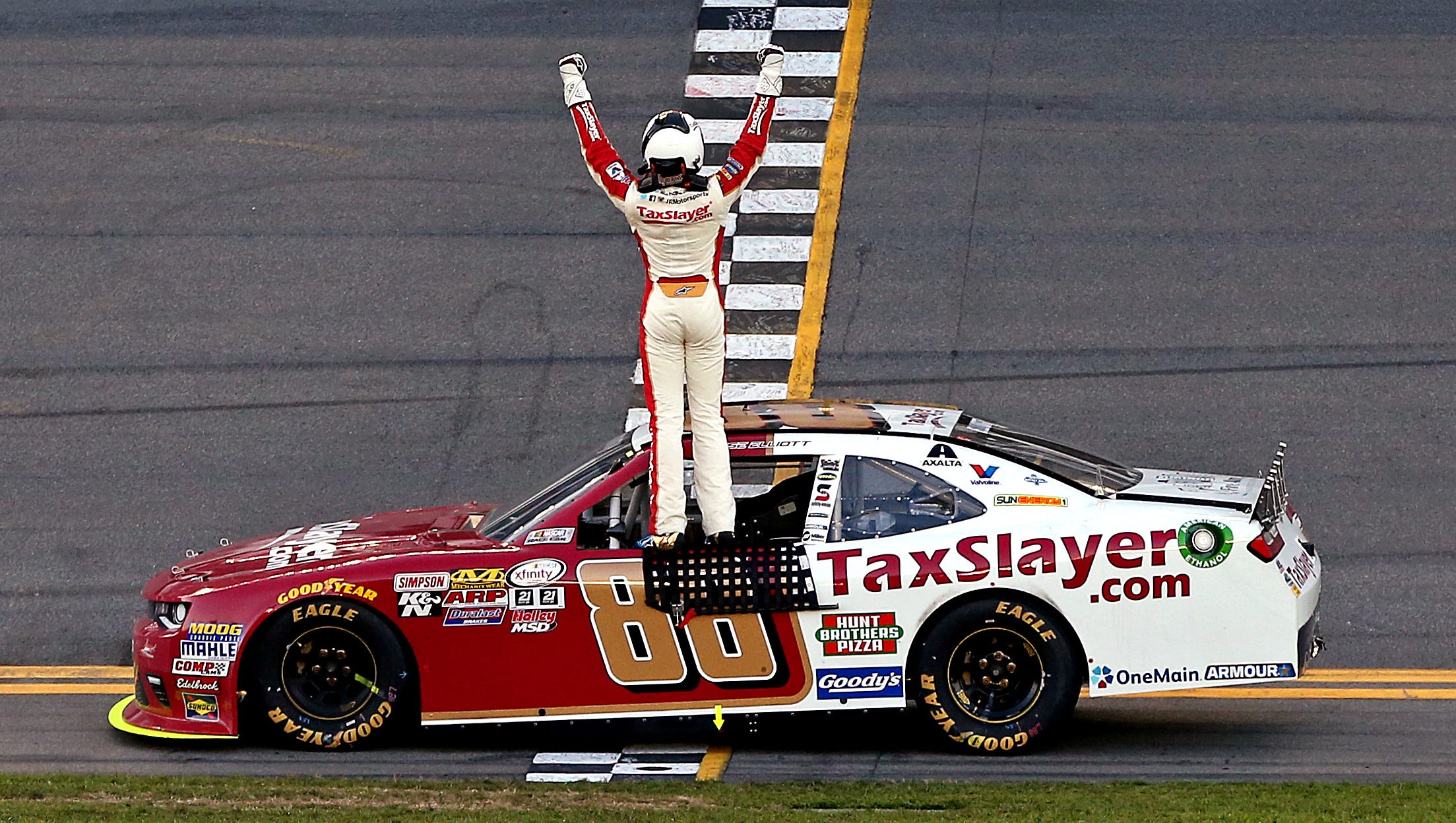 Chase Elliott holds off Joey Logano to win Daytona Xfinity race