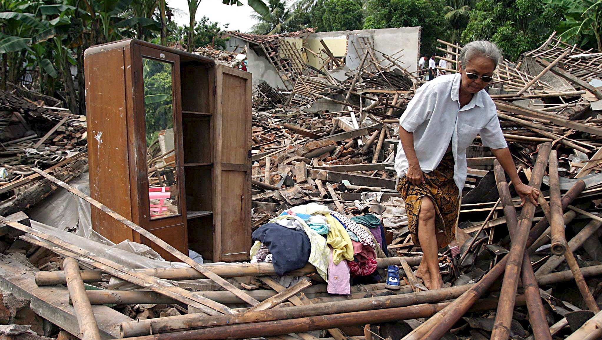 MAY 26, 2006: 5,700 DEAD IN INDONESIA