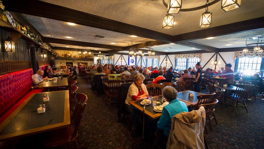 Gray Brothers Cafeteria packed with pie for Thanksgiving