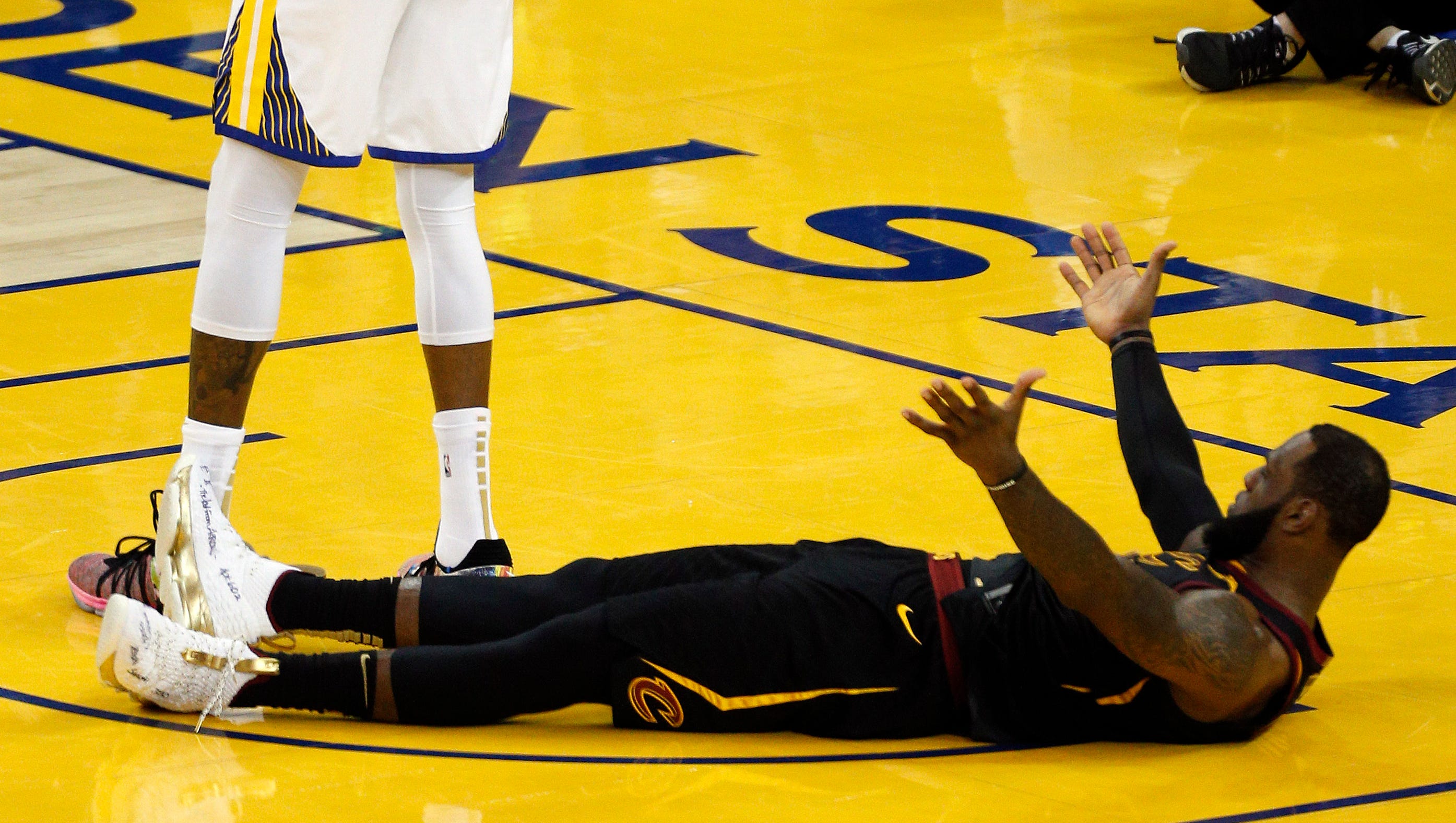 Last Two-Minute report: Refs got LeBron James block-charge correct