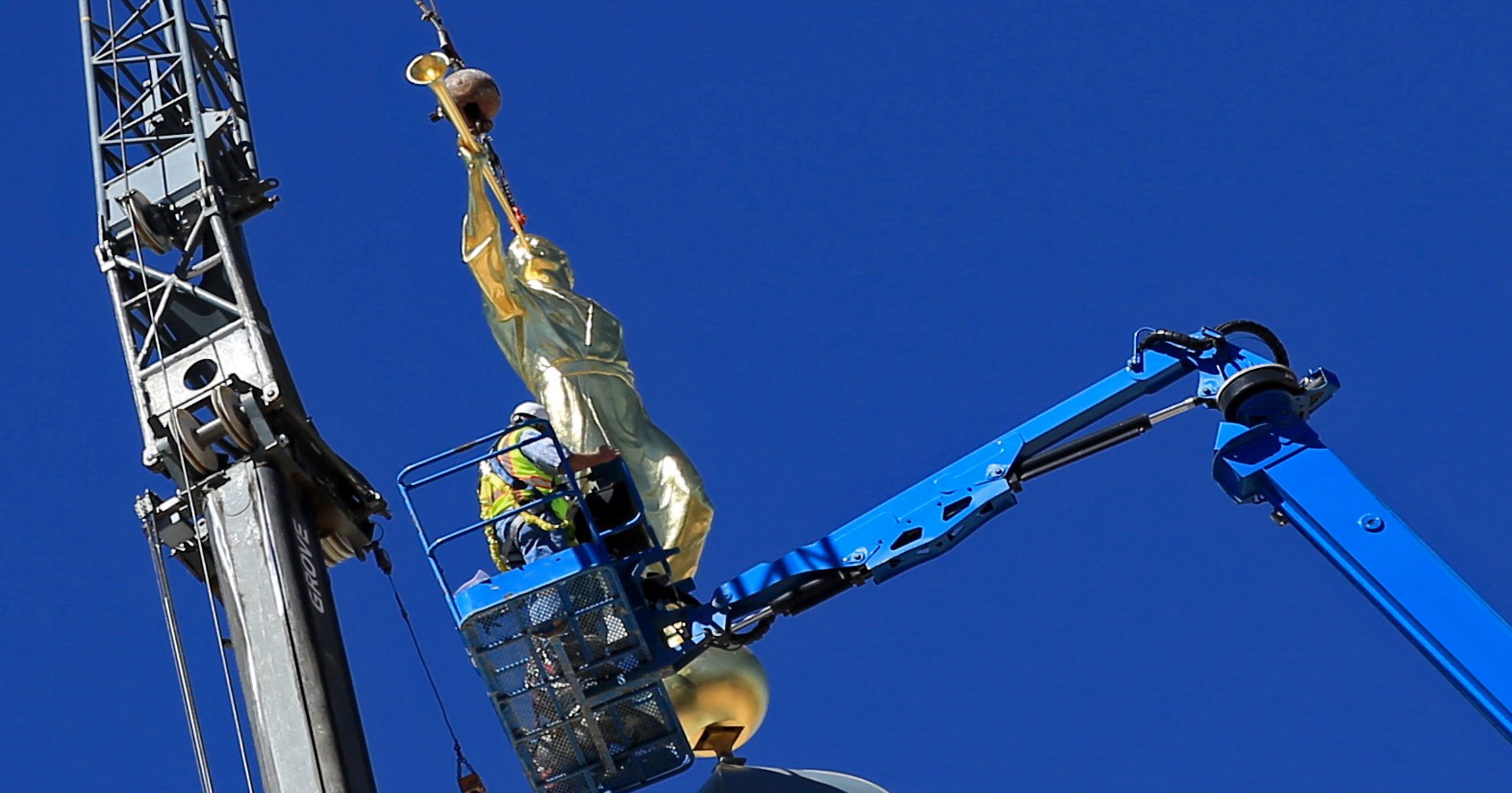 Angel Moroni statue placed on Cedar City LDS Temple