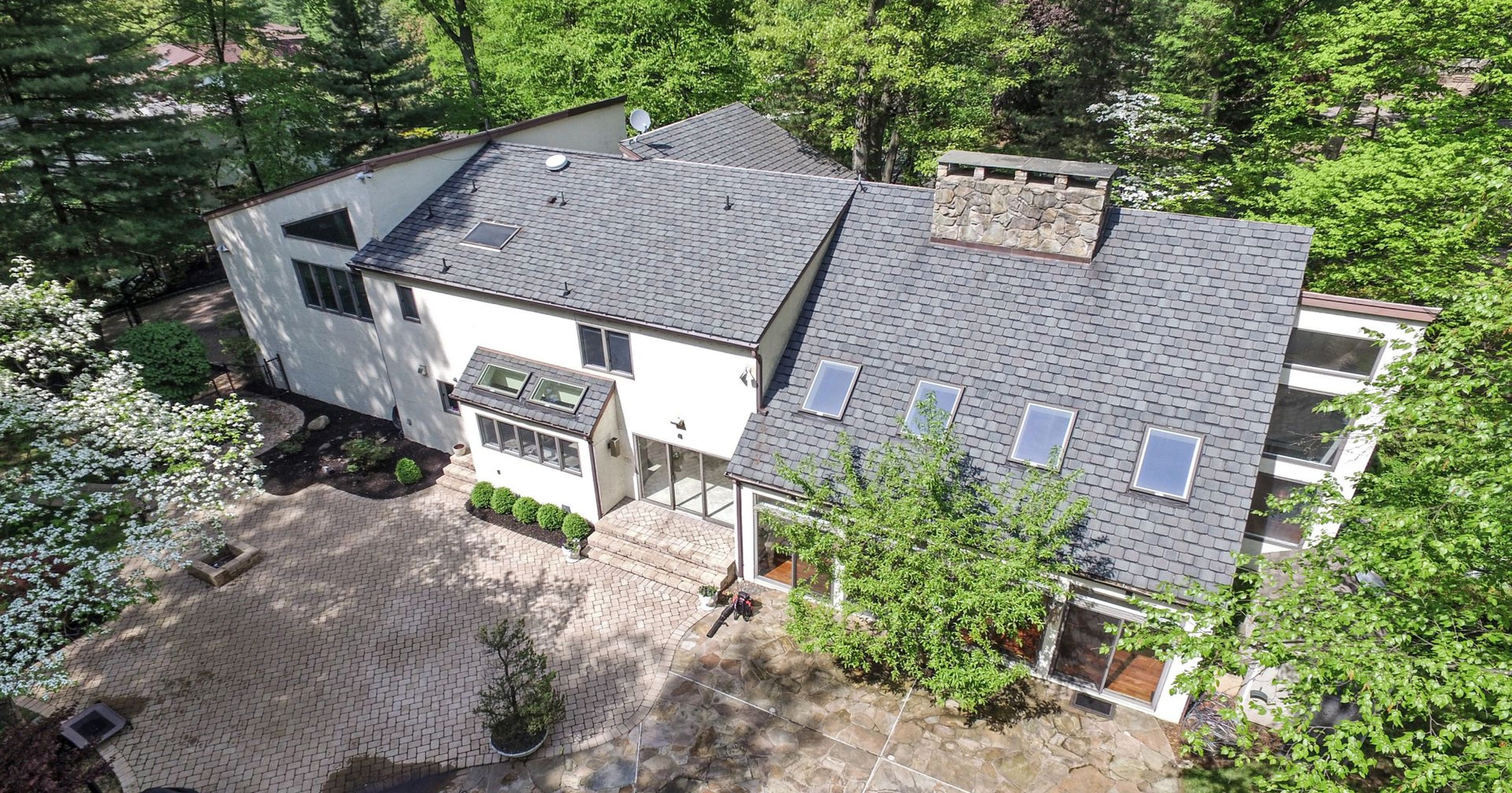 Actor Tracy Morgan's Cresskill home sells $1M below asking price