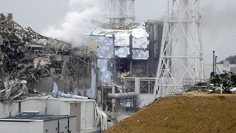 This image shows the damaged No. 4 unit of the Fukushima Dai-ichi ...