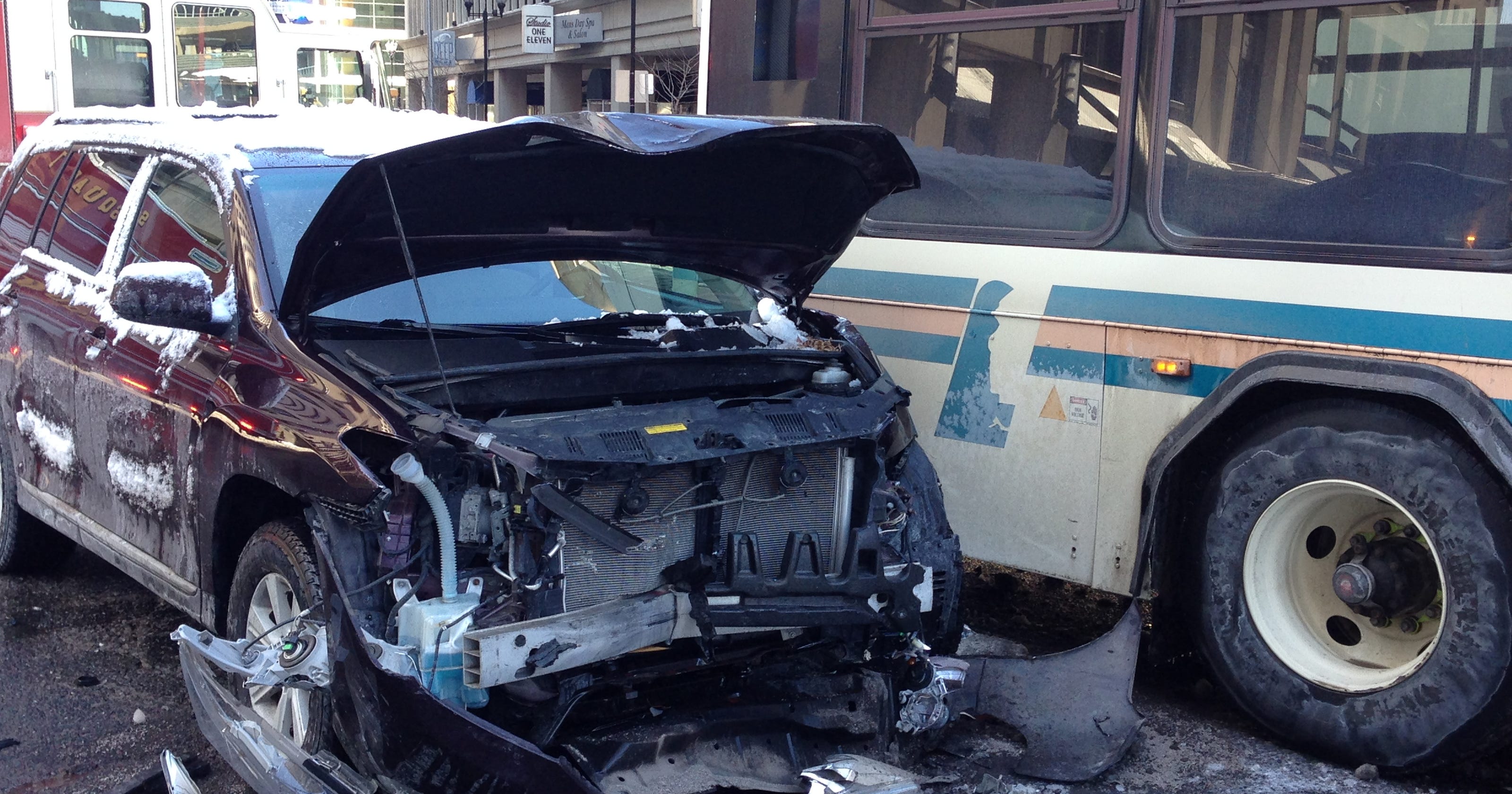 2 hurt in DART bus crash Wilmington