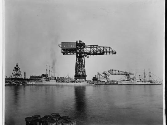 Bremerton's iconic crane preserved while others are torn down