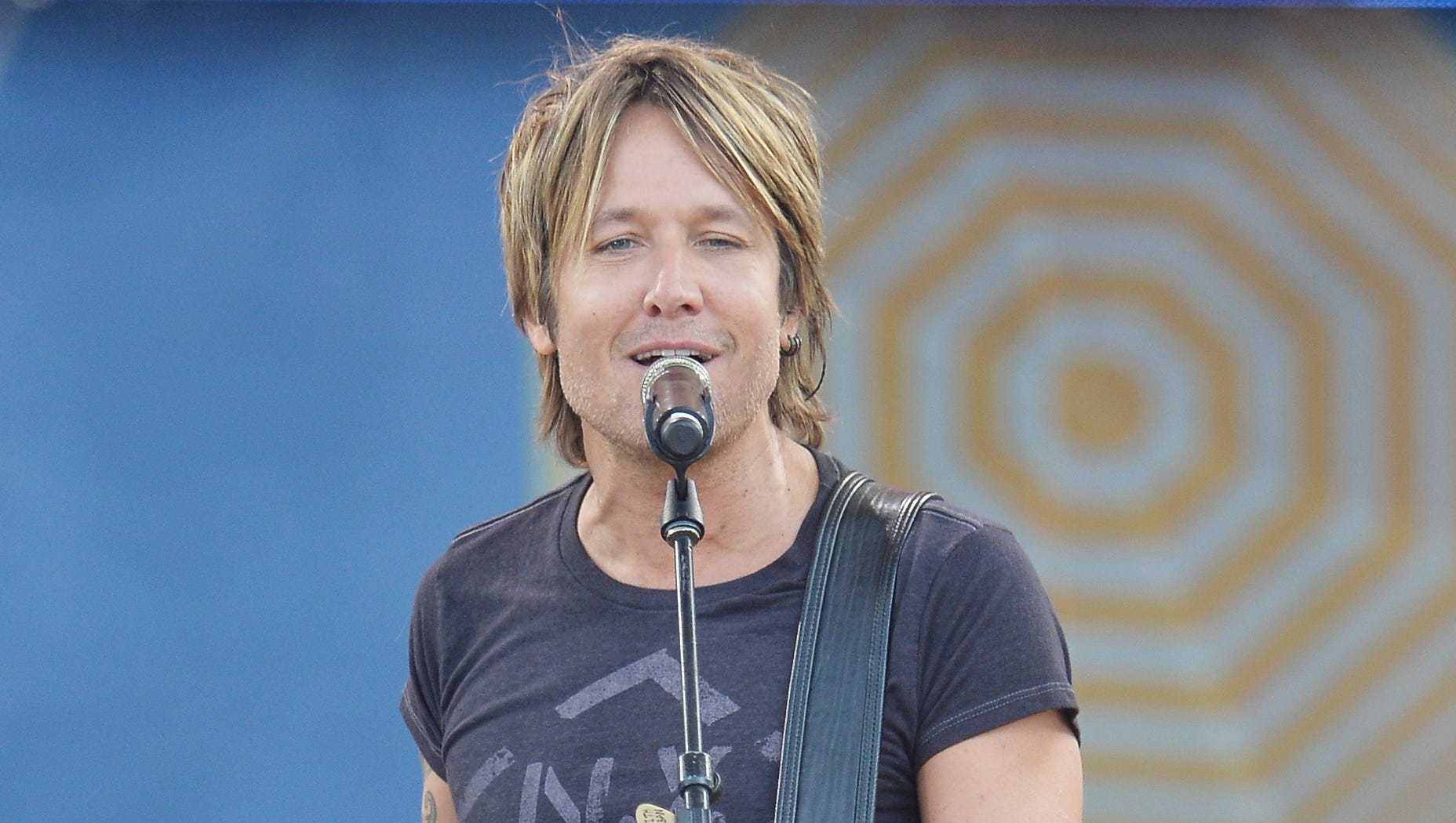 Dozens treated for illness at Keith Urban concert