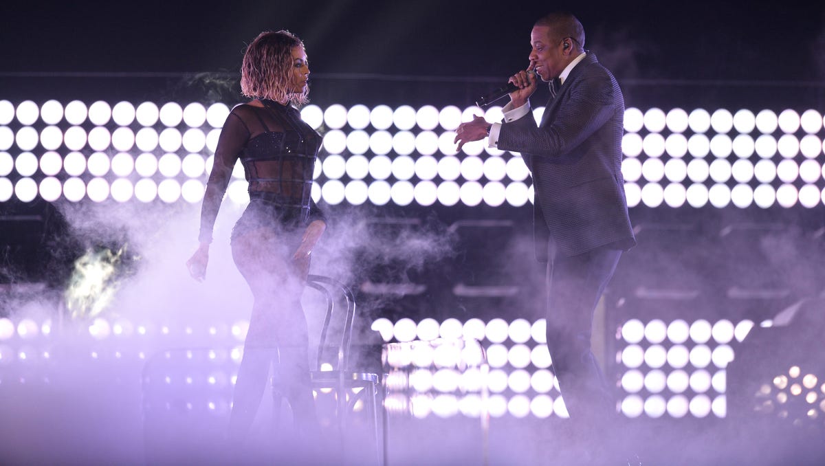 Performances light up the Grammys stage