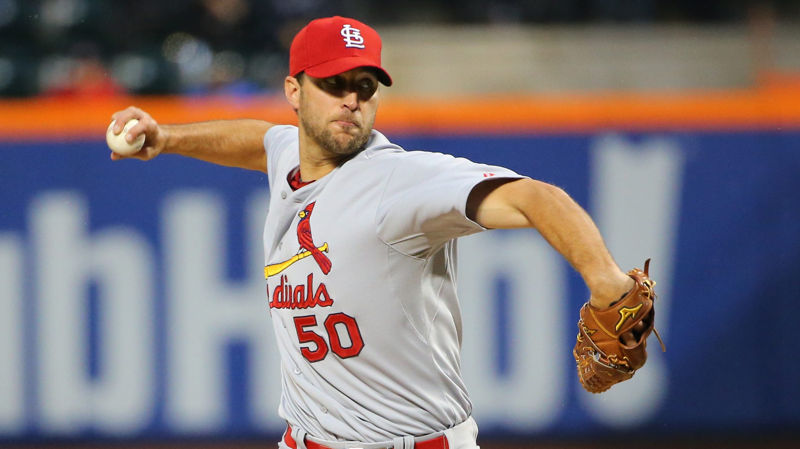 Adam Wainwright injures knee, Cardinals blank Mets