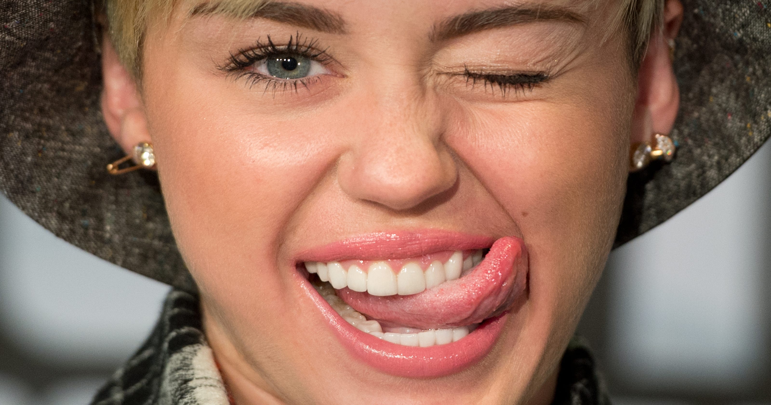 Miley Cyrus, Robin Thicke to perform on MTV VMAs