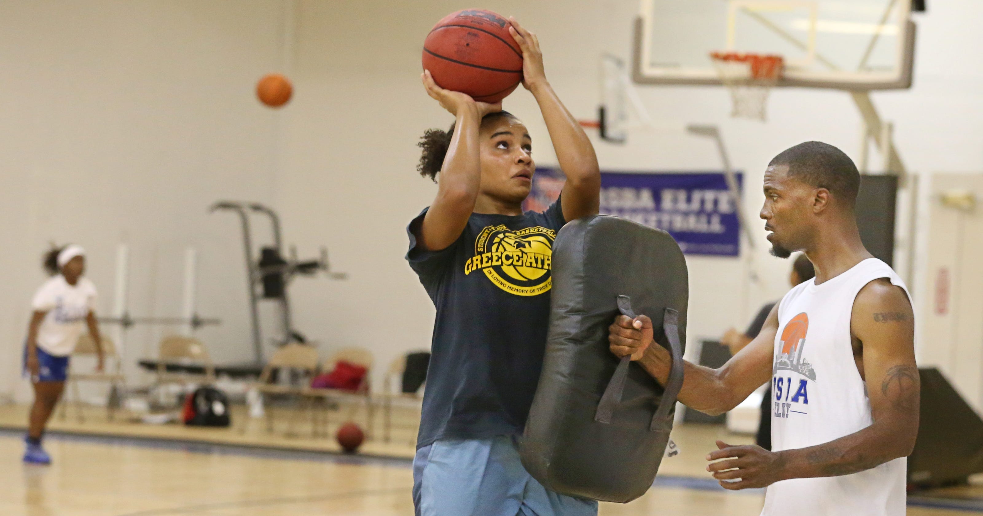 AAU basketball provides opportunities, obstacles for players, families