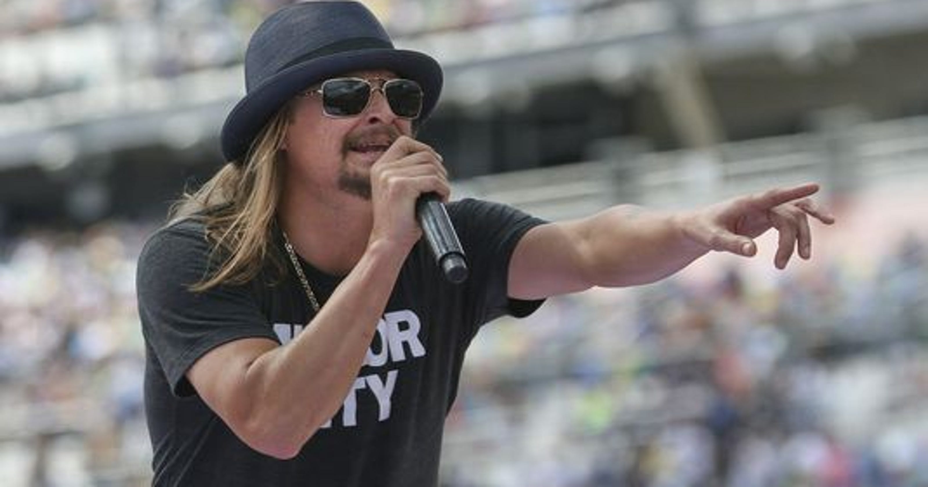 Kid Rock tells Confederate flag protesters to 'kiss my a**'