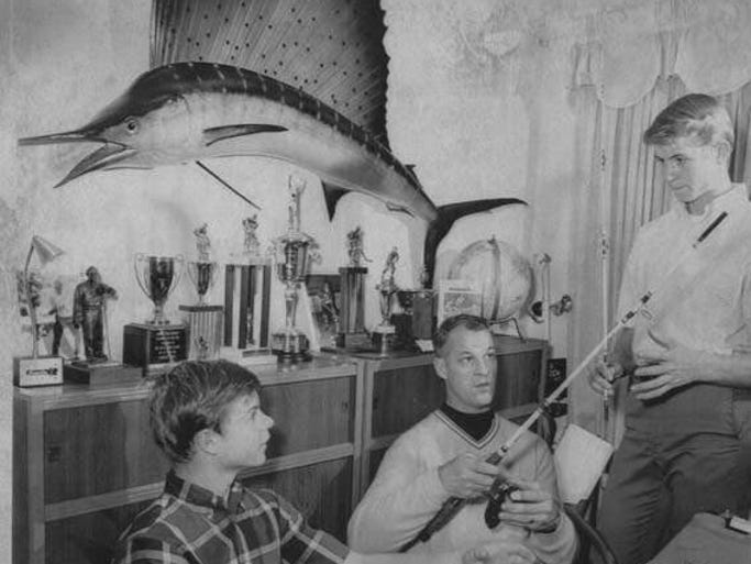 Albom: In Wings great Gordie Howe, a legend passes, but stories remain