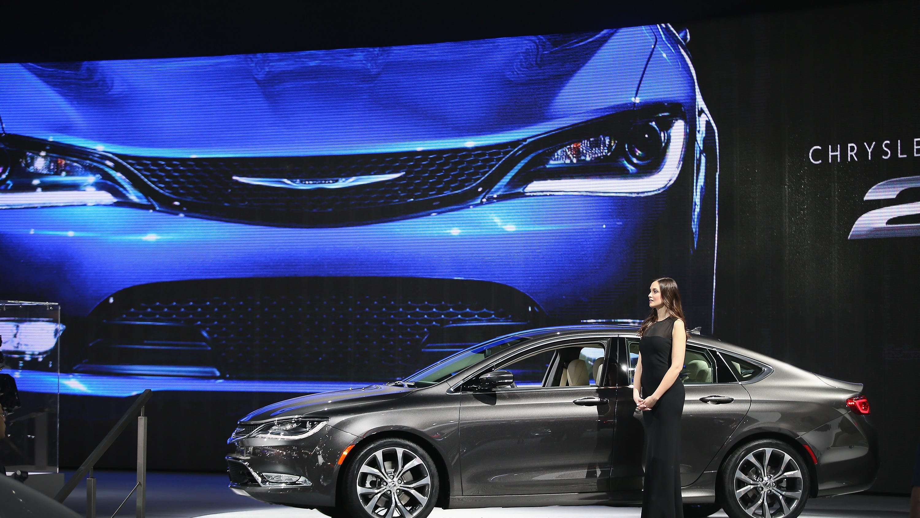 Chrysler brand goes mainstream, adds compact