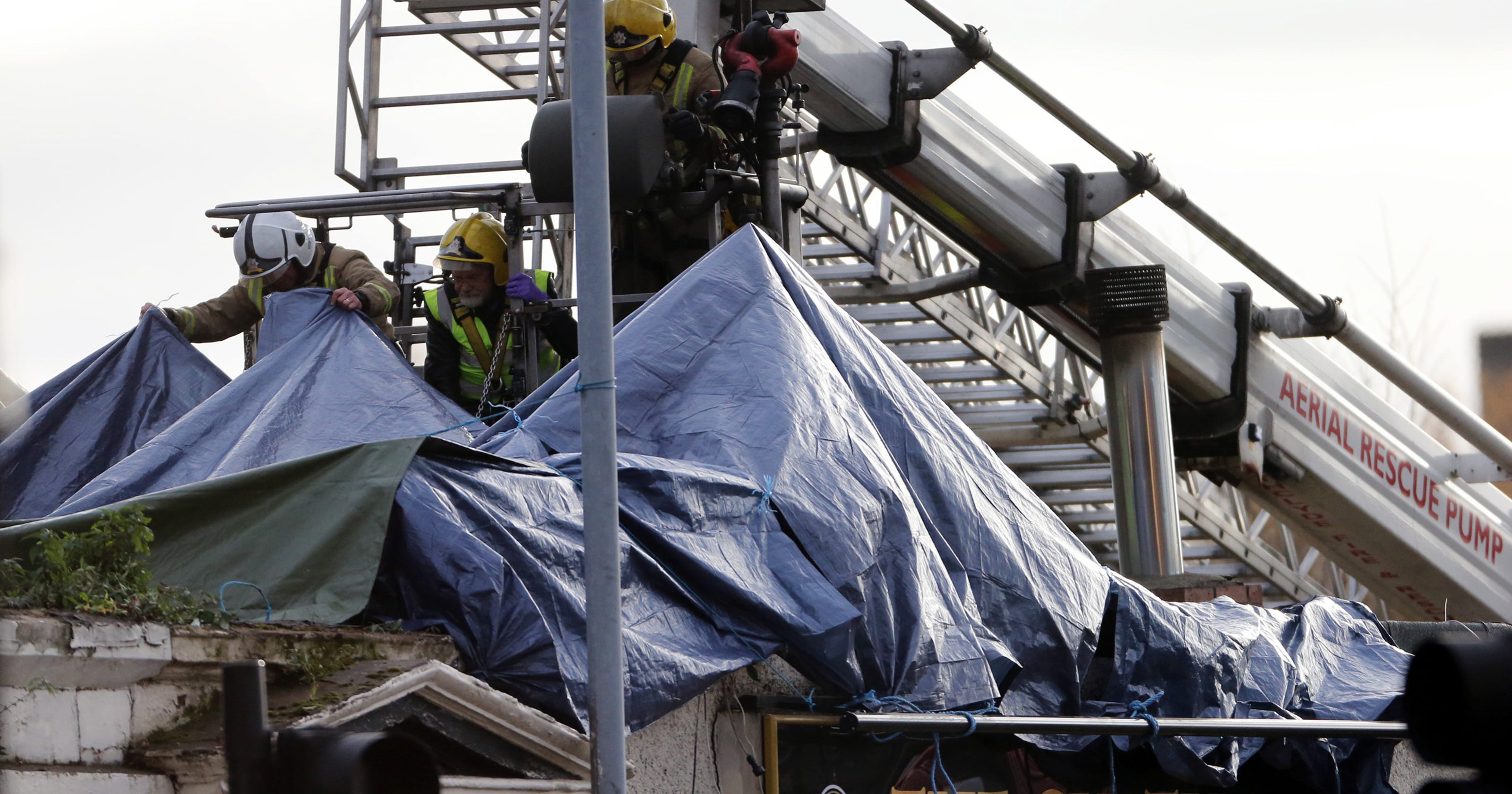 Police: 8 killed in chopper crash at Scottish pub