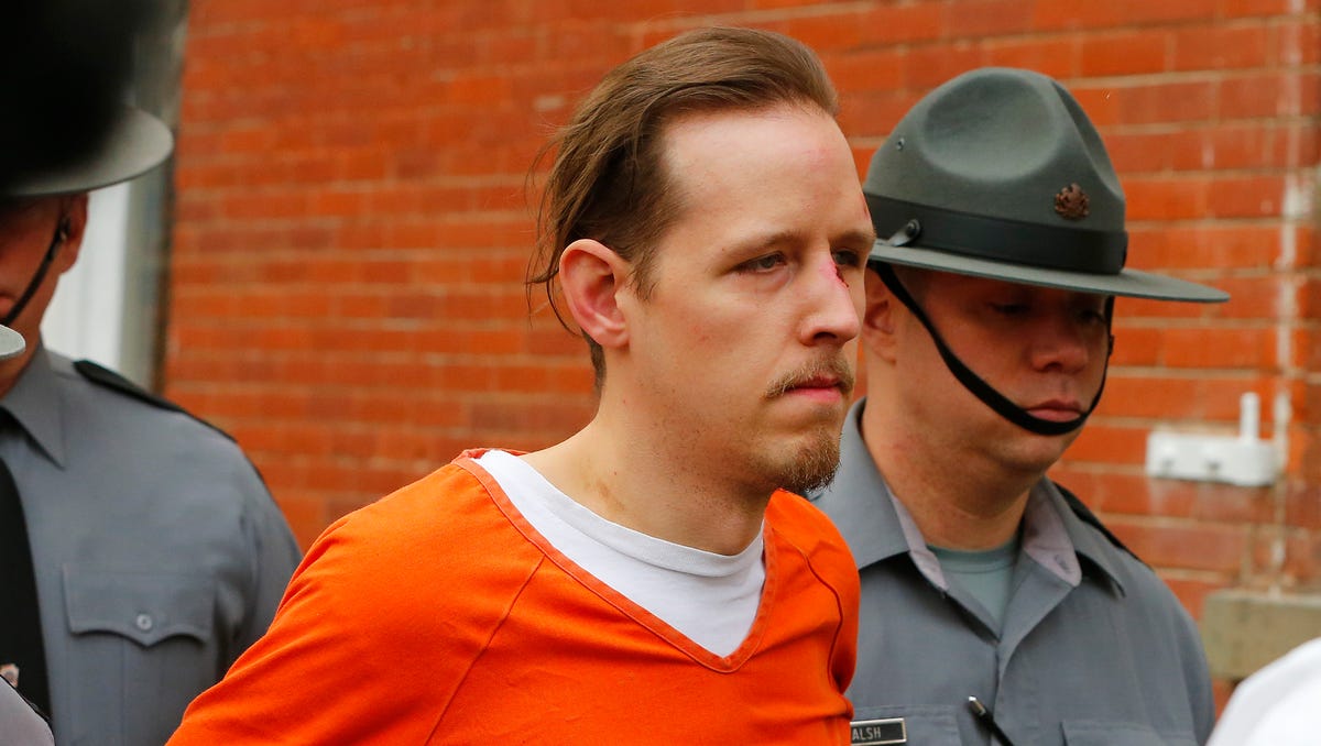 Pennsylvania police search for Eric Frein