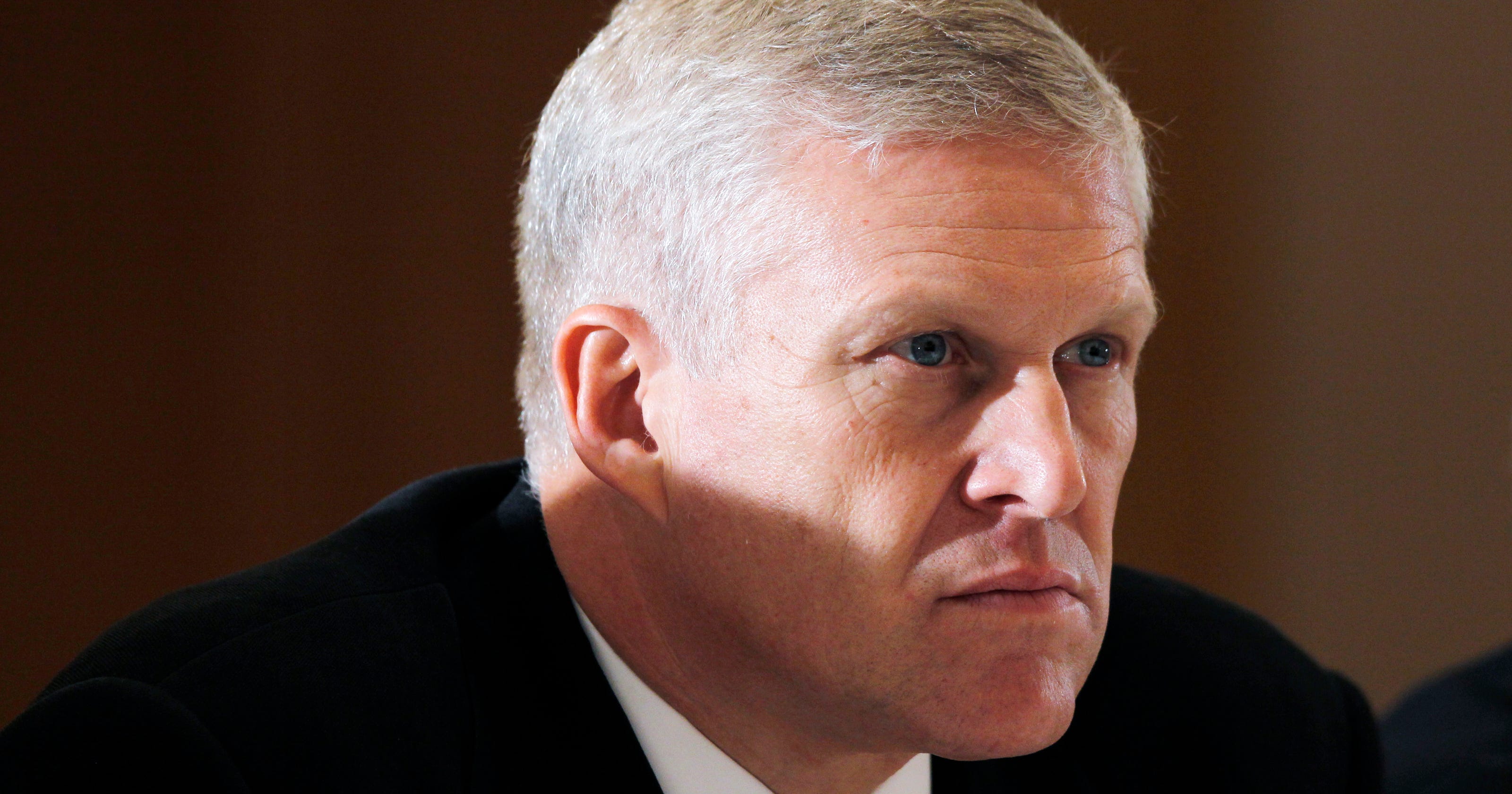 United Technologies stock slips as CEO retires