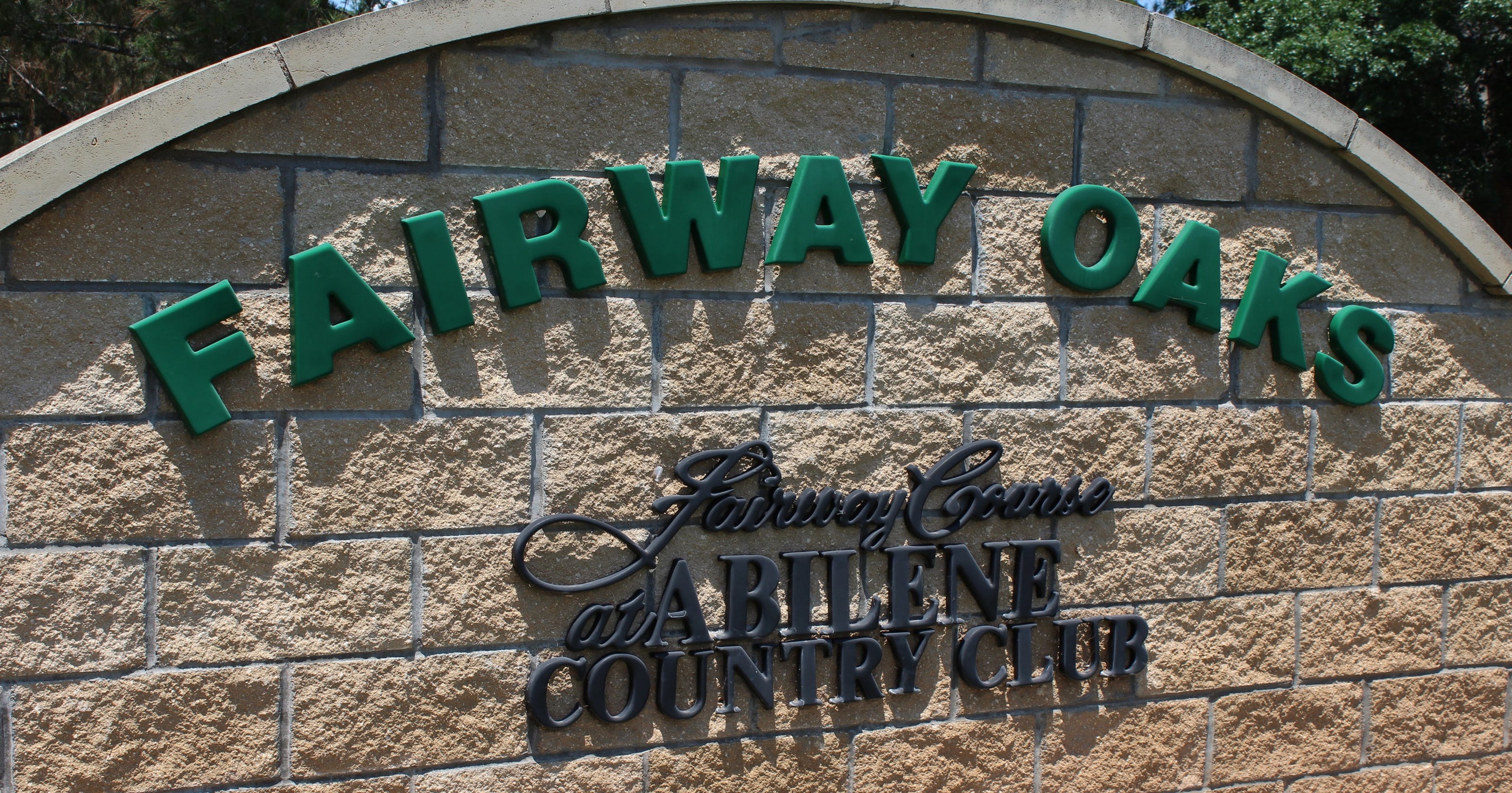 Abilene Country club board: 'Mothball' Fairway clubhouse