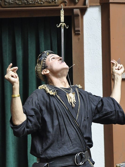 Renowned sword swallower dies
