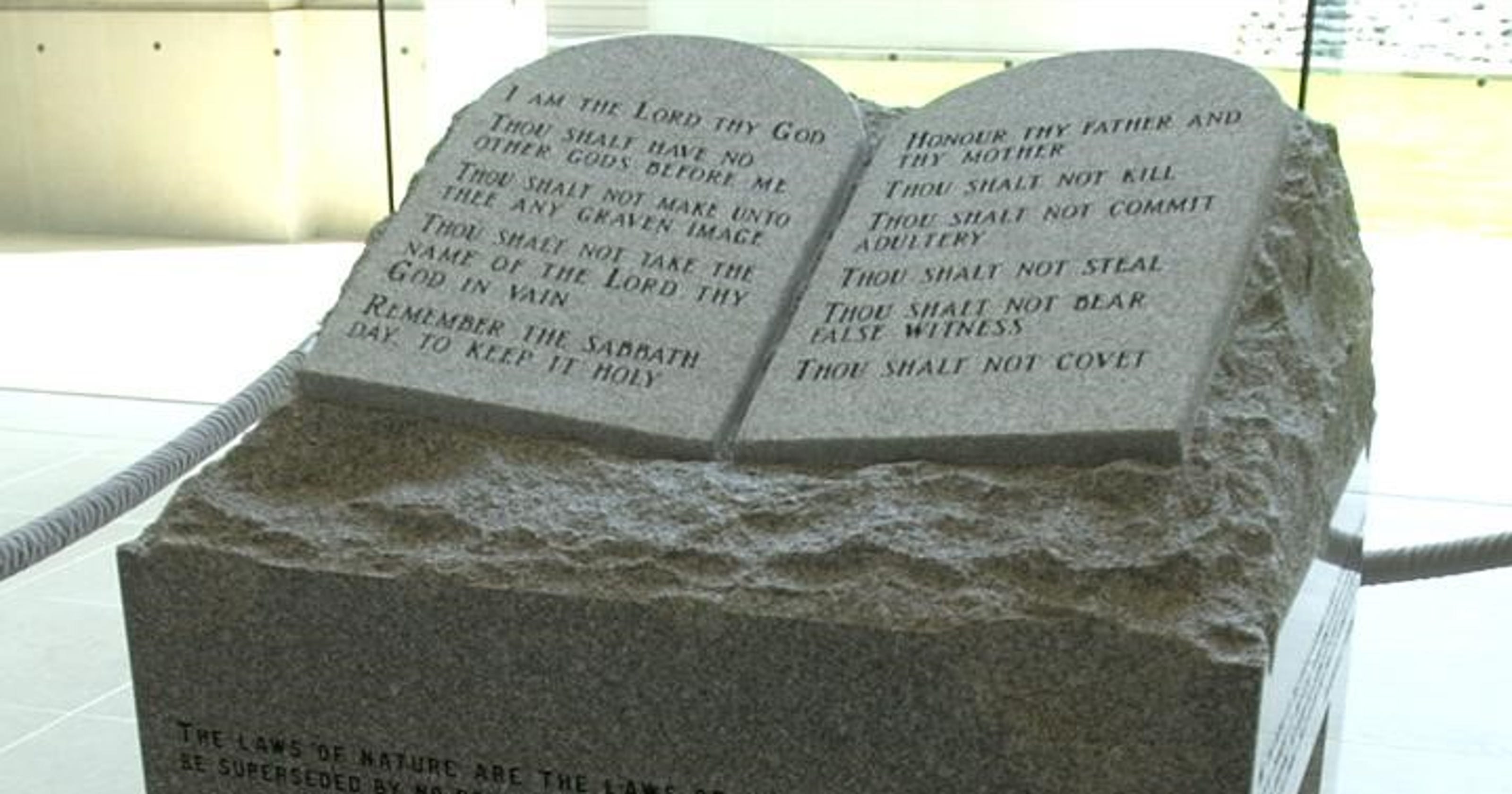Ten Commandments display amendment passed by Alabama House