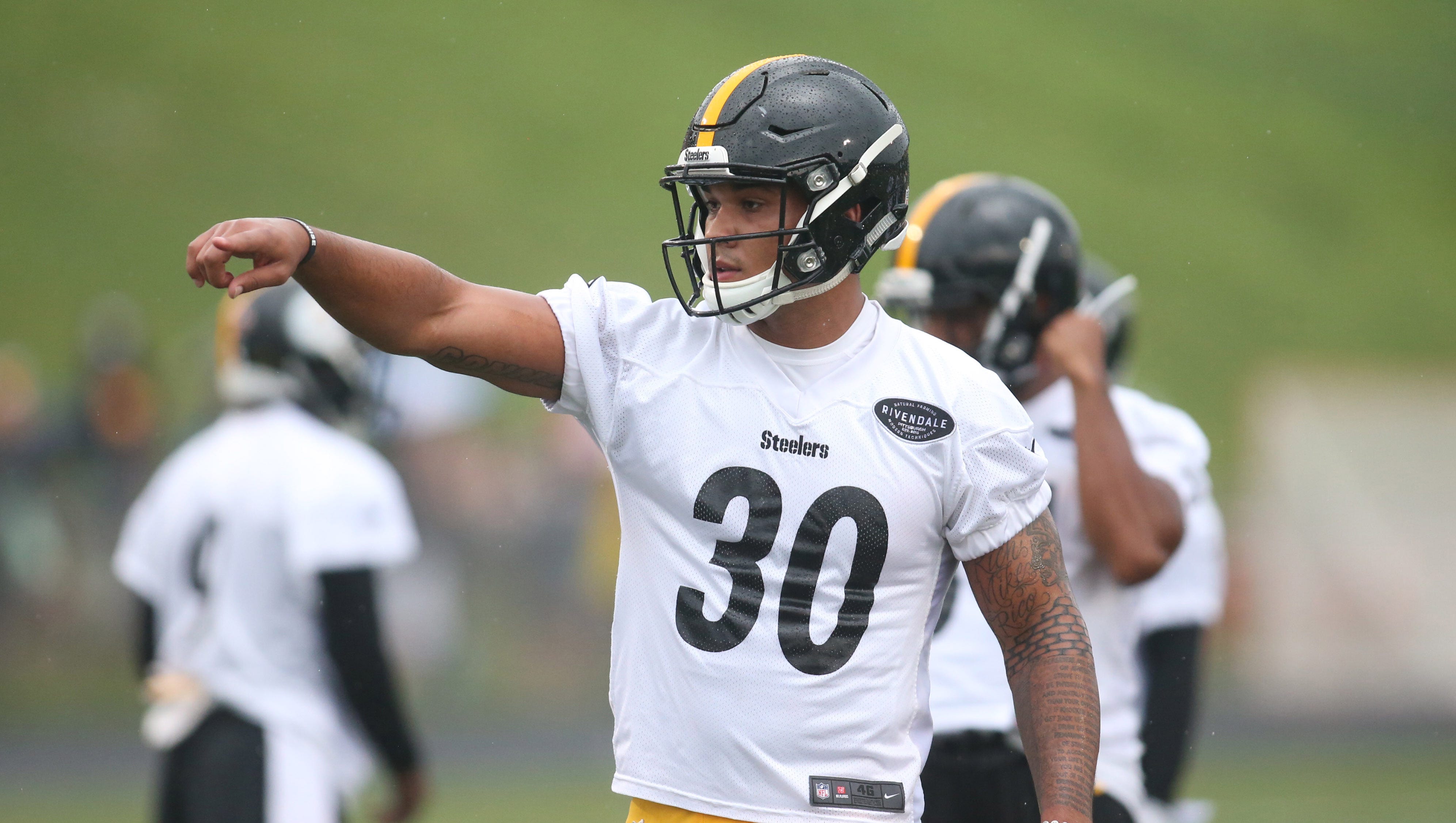 Free-agent running back James Conner visiting Arizona Cardinals