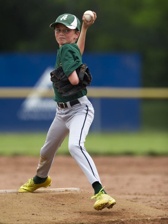 Doyel: 12-year-old baseball player has one hand, whole lot of heart