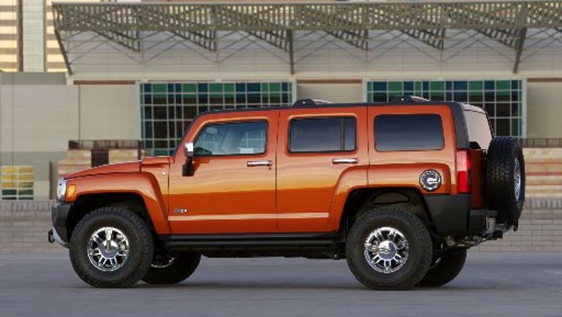 GM to recall 165,000 Hummers, 51,000 small Chevys