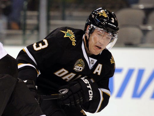 Sabres sign coach Nolan to 3-year extension