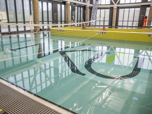 Students dive into new NKU rec center