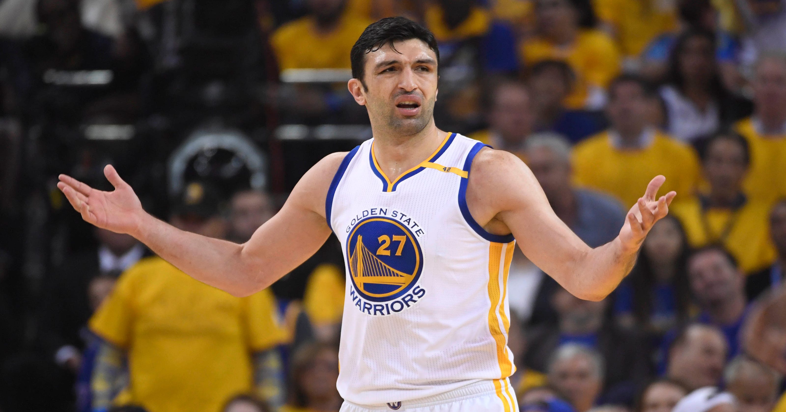 Zaza Pachulia returns to Warriors on one-year contract