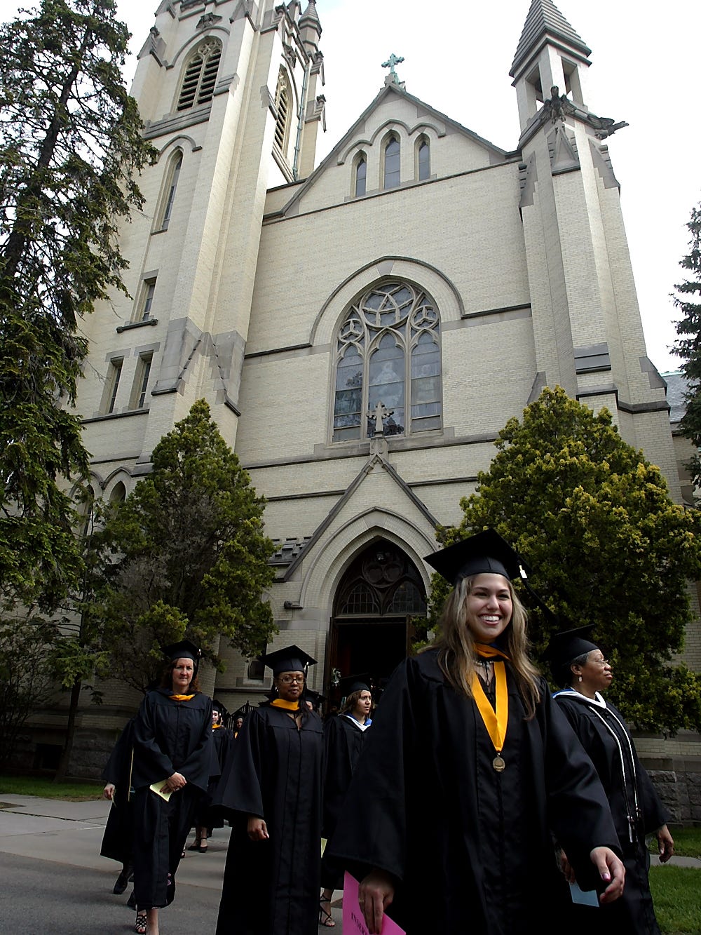Former College of St. Elizabeth graduates to university status