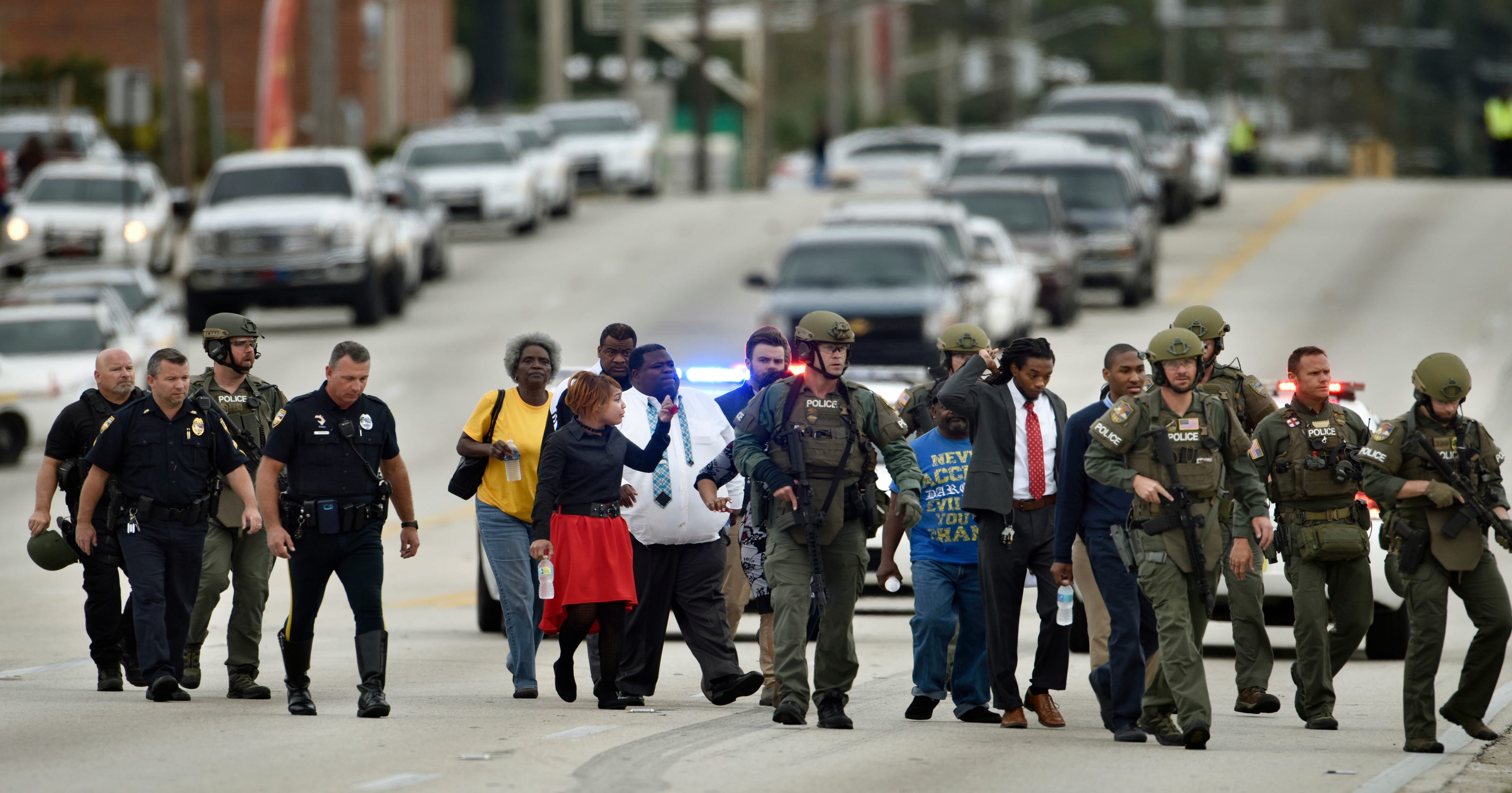 SWAT team rescues bank robbery hostages
