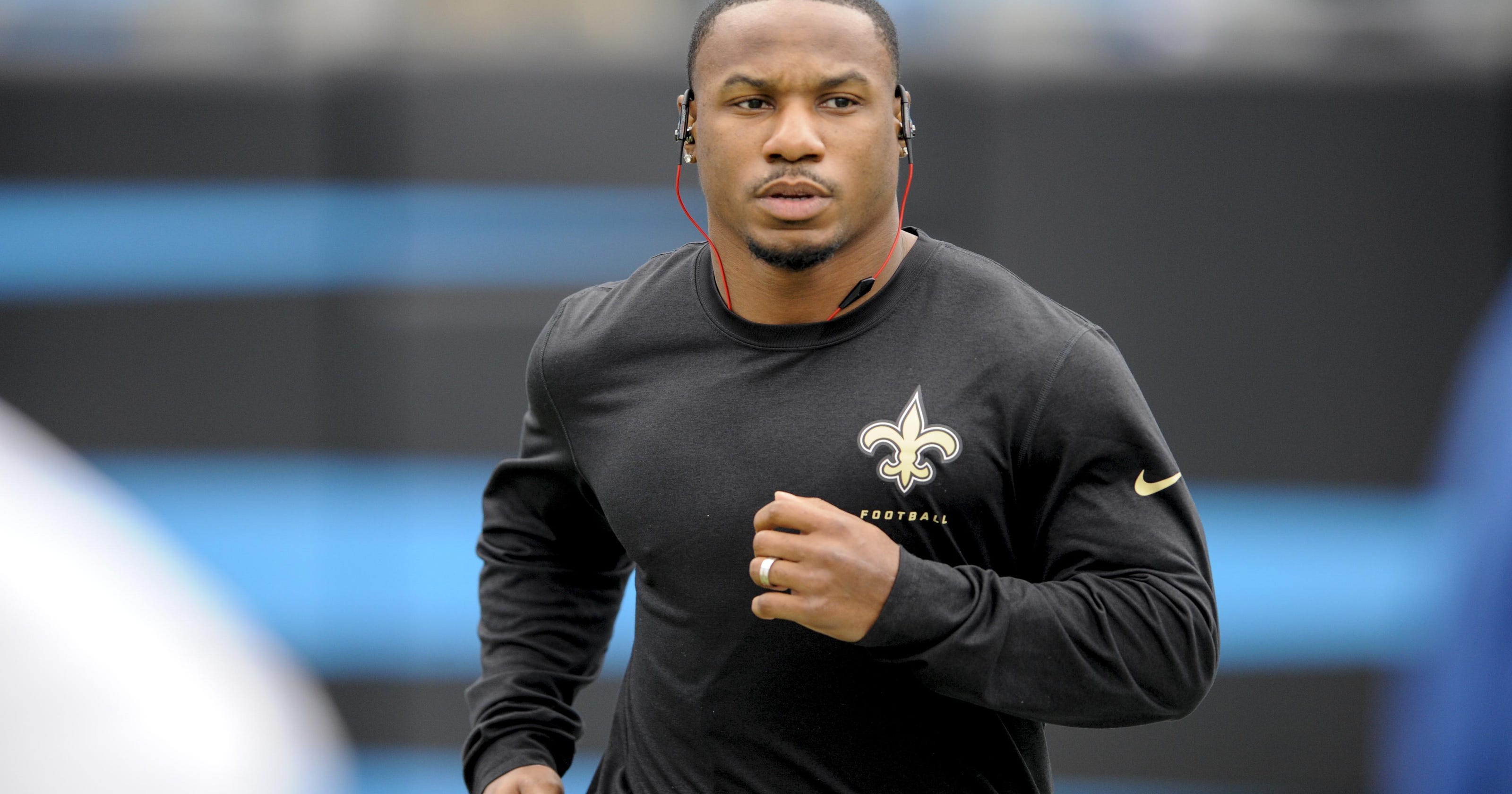 Sproles hits field with new team