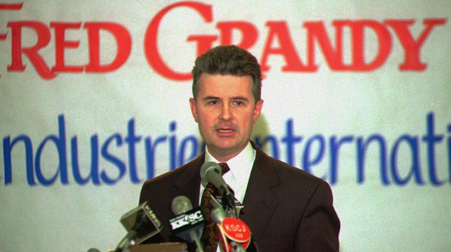 40 famous people from Iowa: Ashton Kutcher, Johnny Carson and more