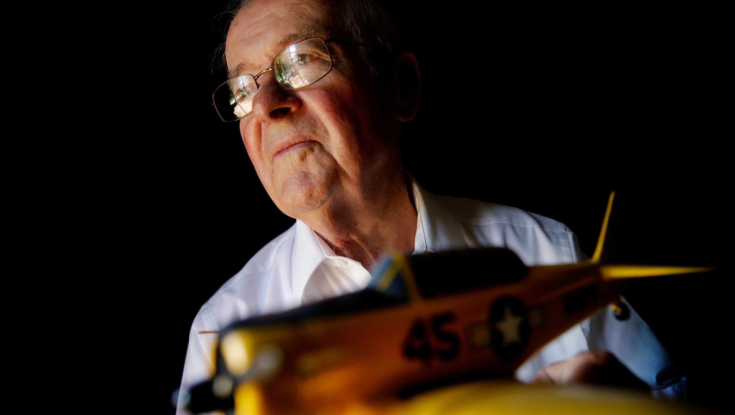 Doyel: Shortest pilot in Navy got ahead with tall tales