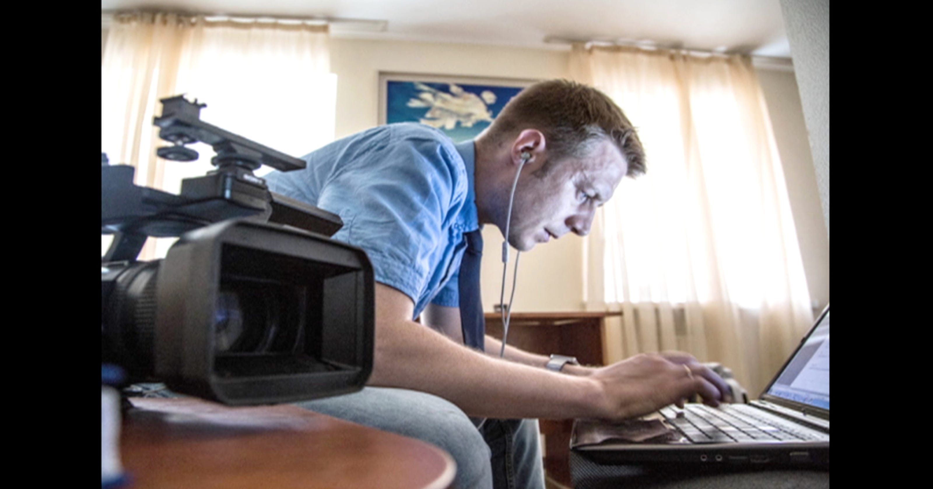 2 Russian journalists killed in eastern Ukraine 2 Russian journalists killed in eastern Ukraine