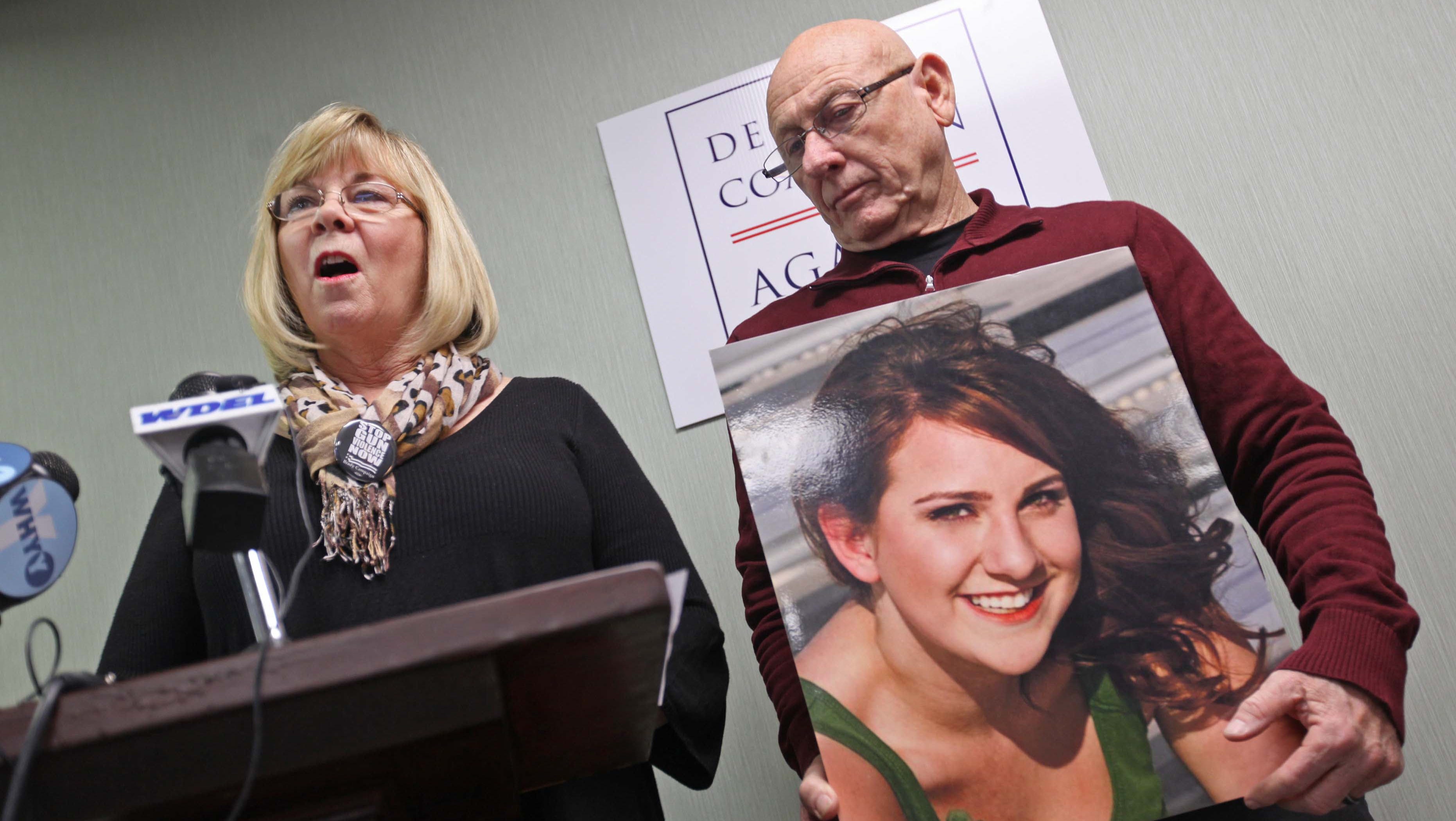Mother of slain Colo. woman lobbies for Del. gun bill