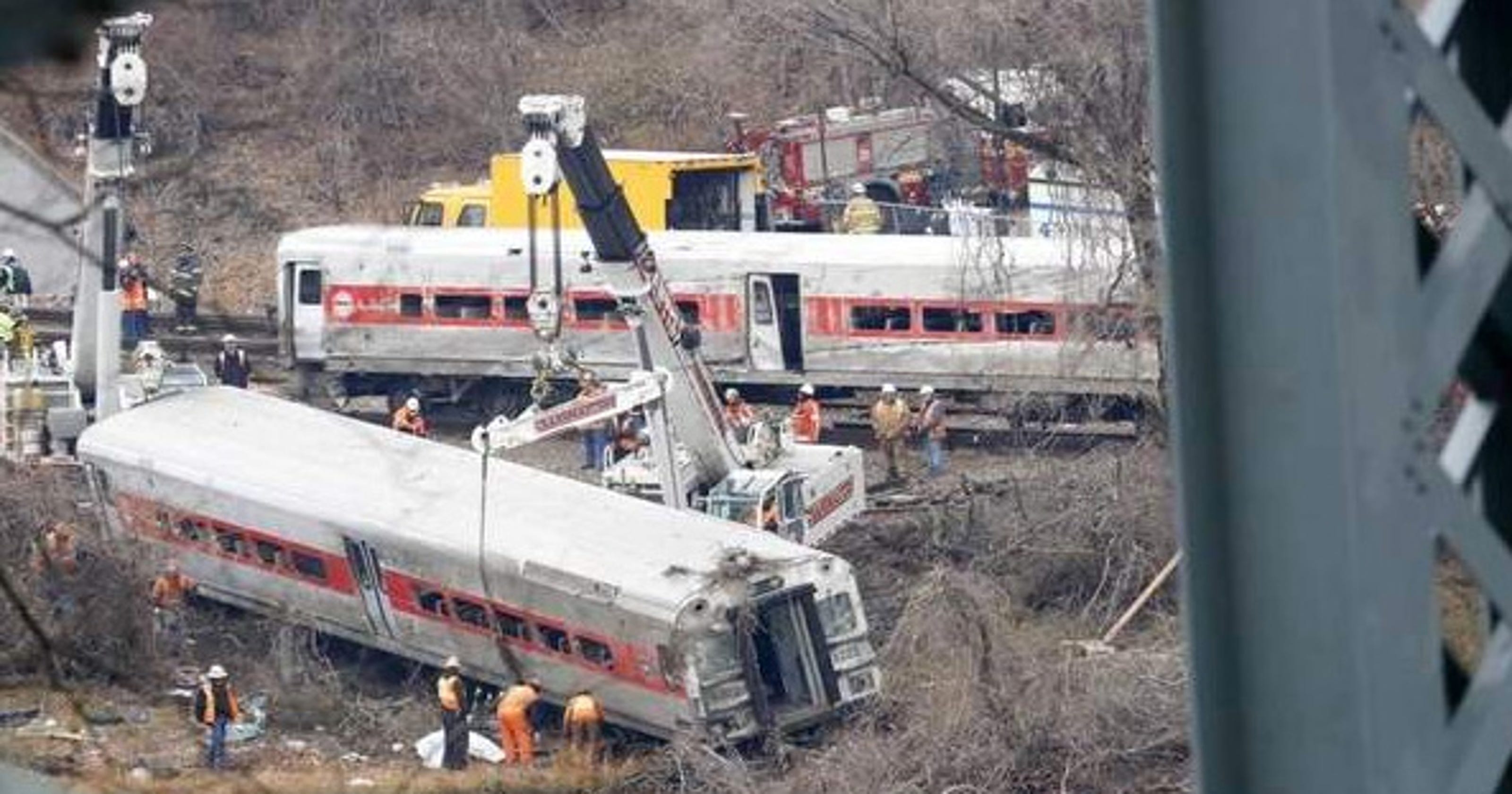Archive: VIDEOS: NTSB: Train was going 82 mph just before curve; brakes ...