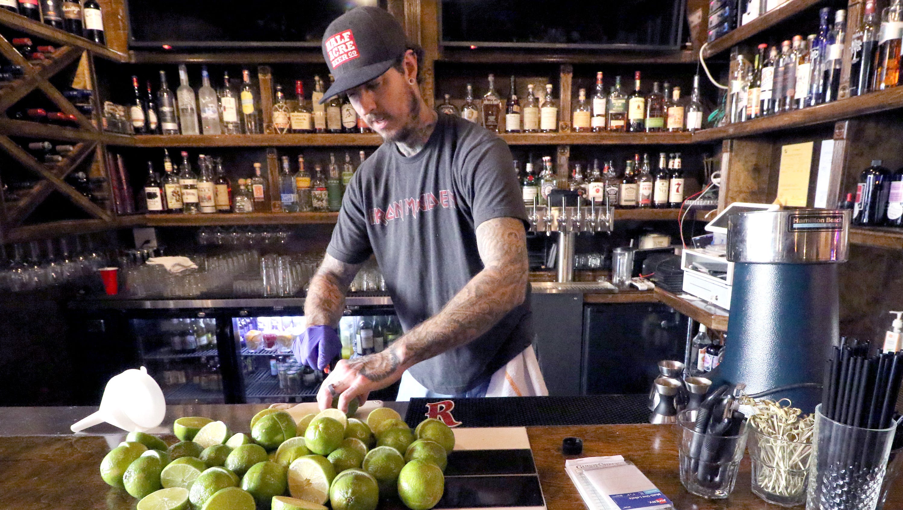 Some Milwaukee bars, restaurants opt to lock down for COVID-19