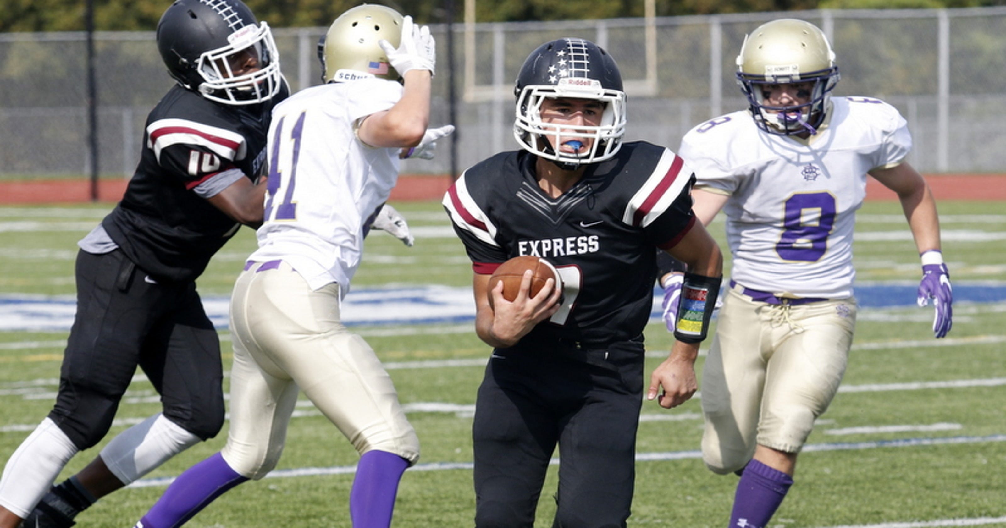 Elmira Express football sticks to what works