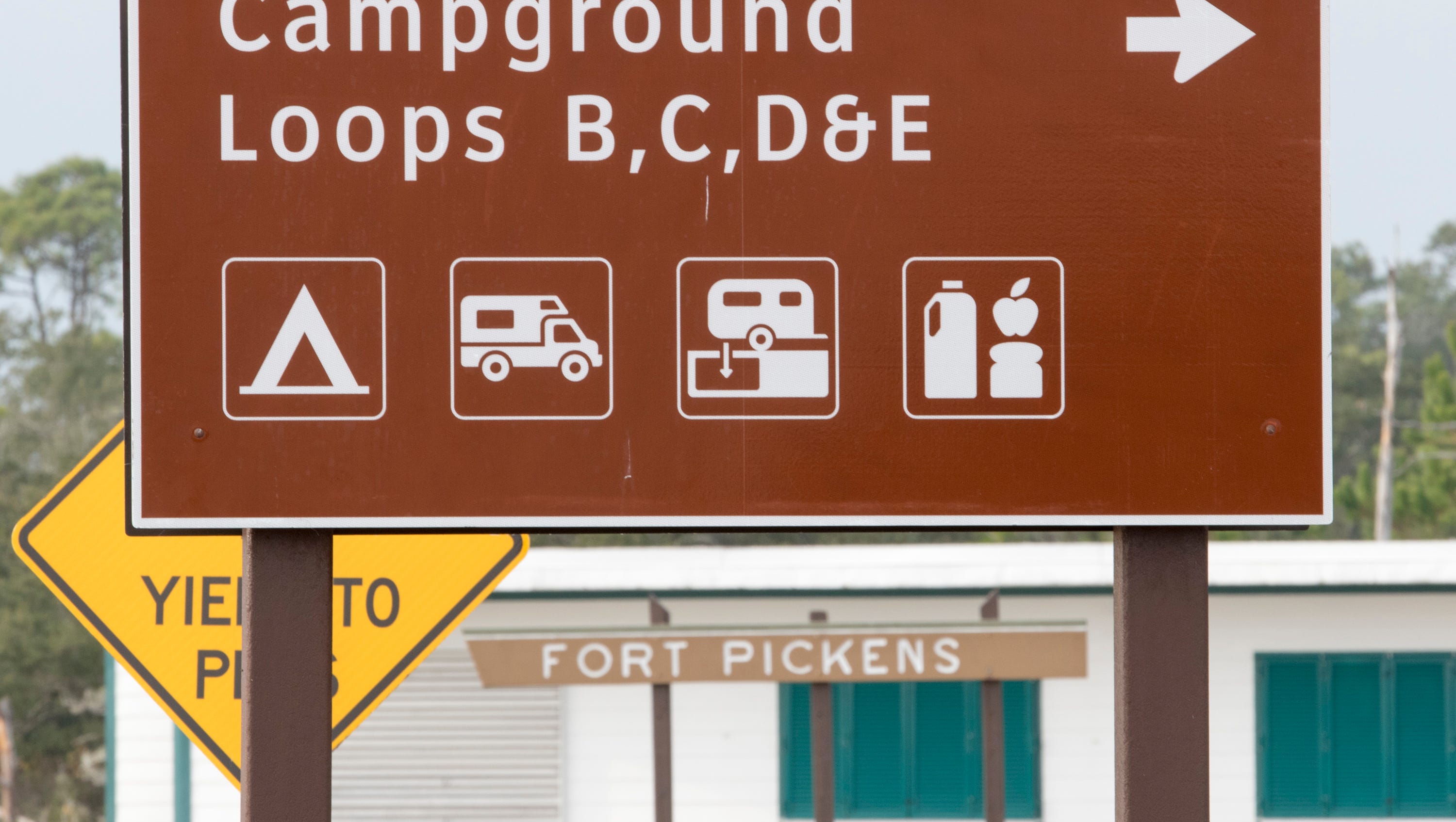 Are Dogs Allowed At Ft Pickens Campground