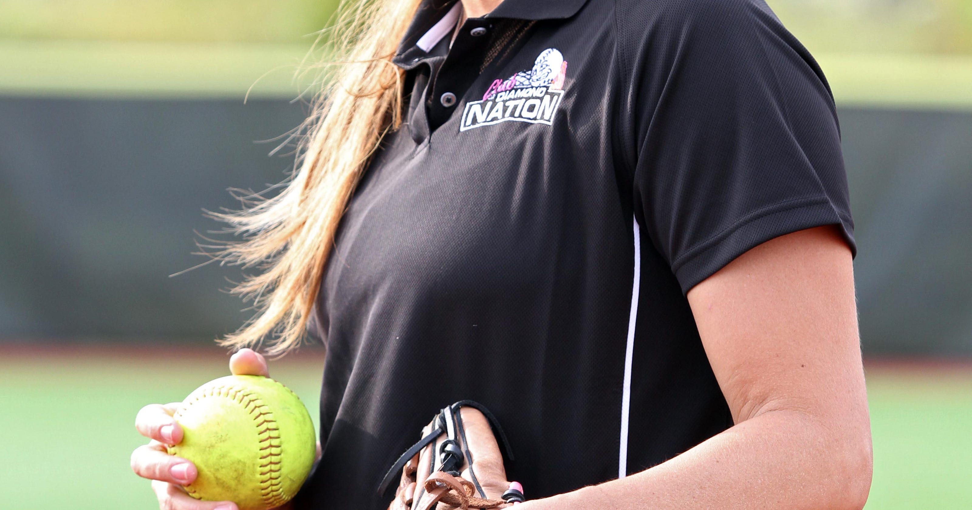 Softball star Jennie Finch is influential to young softball players