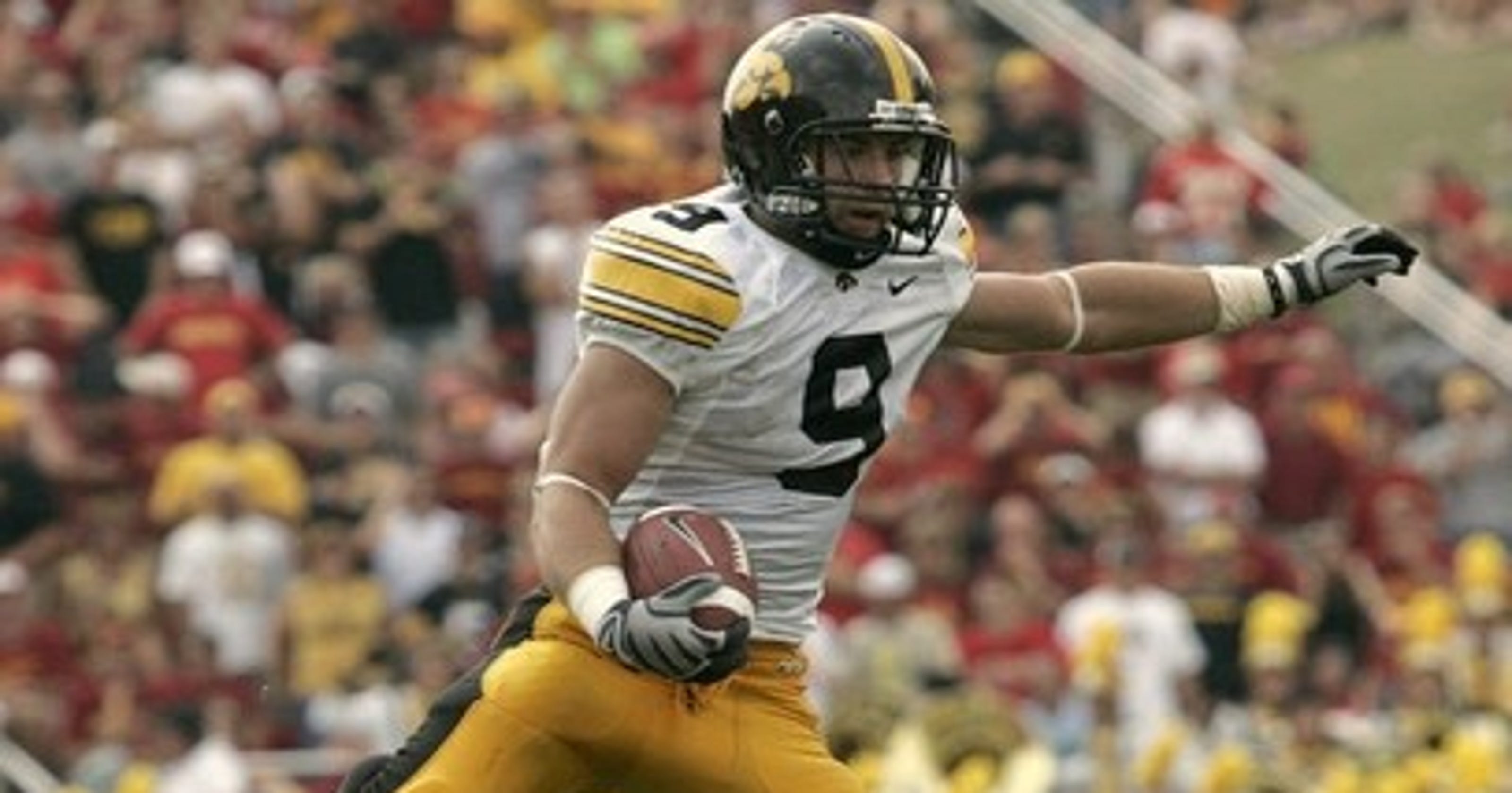 Former Iowa Hawkeye standout Tyler Sash dead at 27